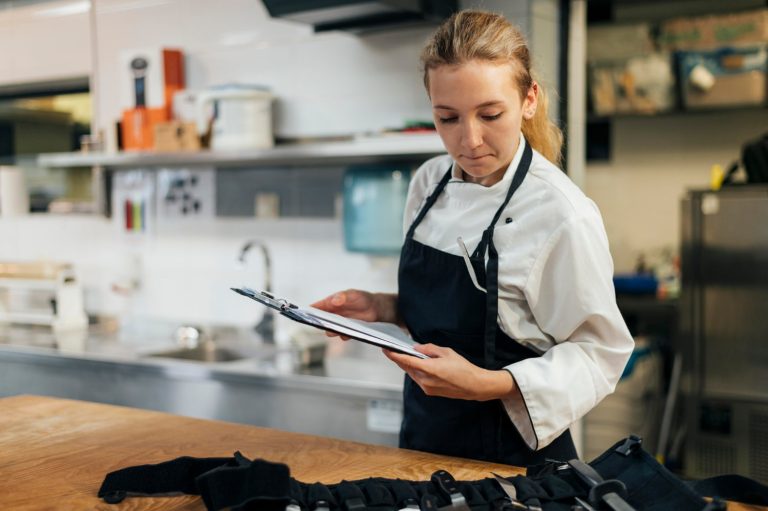 How much does a private chef cost per month in Canada? - Take a Chef