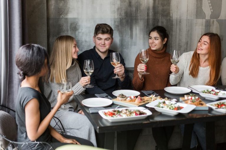 Cómo organizar una cena formal en casa sin estrés